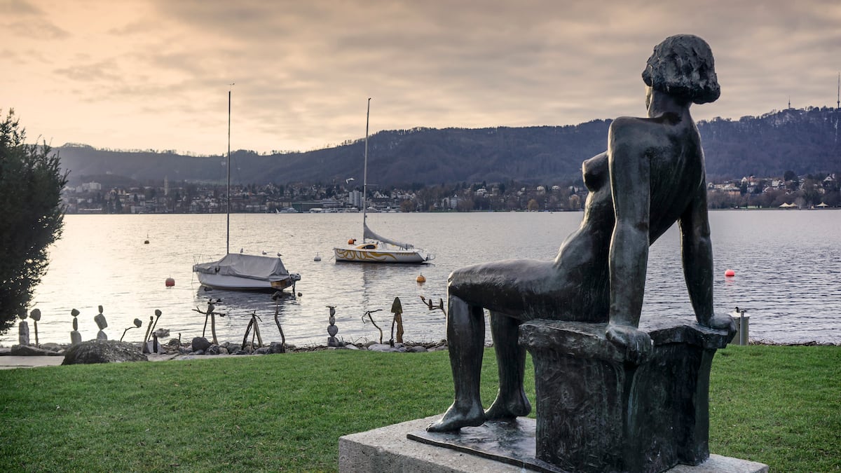 Oben ohne baden: Frauen dürfen in Zürcher Hallenbädern nackt schwimmen ...