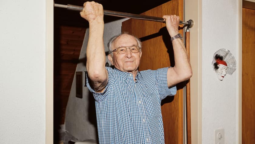 Putzen hält jung: Der 82-jährige Günter Vock macht im Haushalt noch ...